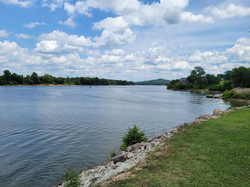 This Tiny Tennessee River Town Is the Perfect Slow-Weekend Escape