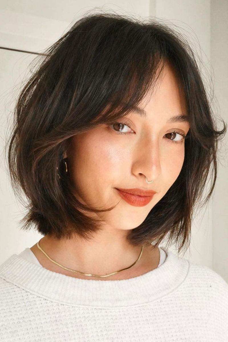 18 Short Haircuts For Heart-Shaped Faces That Create Volume And Hide ...