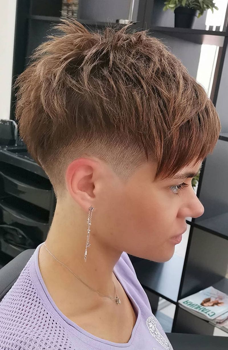 18 Short Haircuts For Heart-Shaped Faces That Create Volume And Hide ...