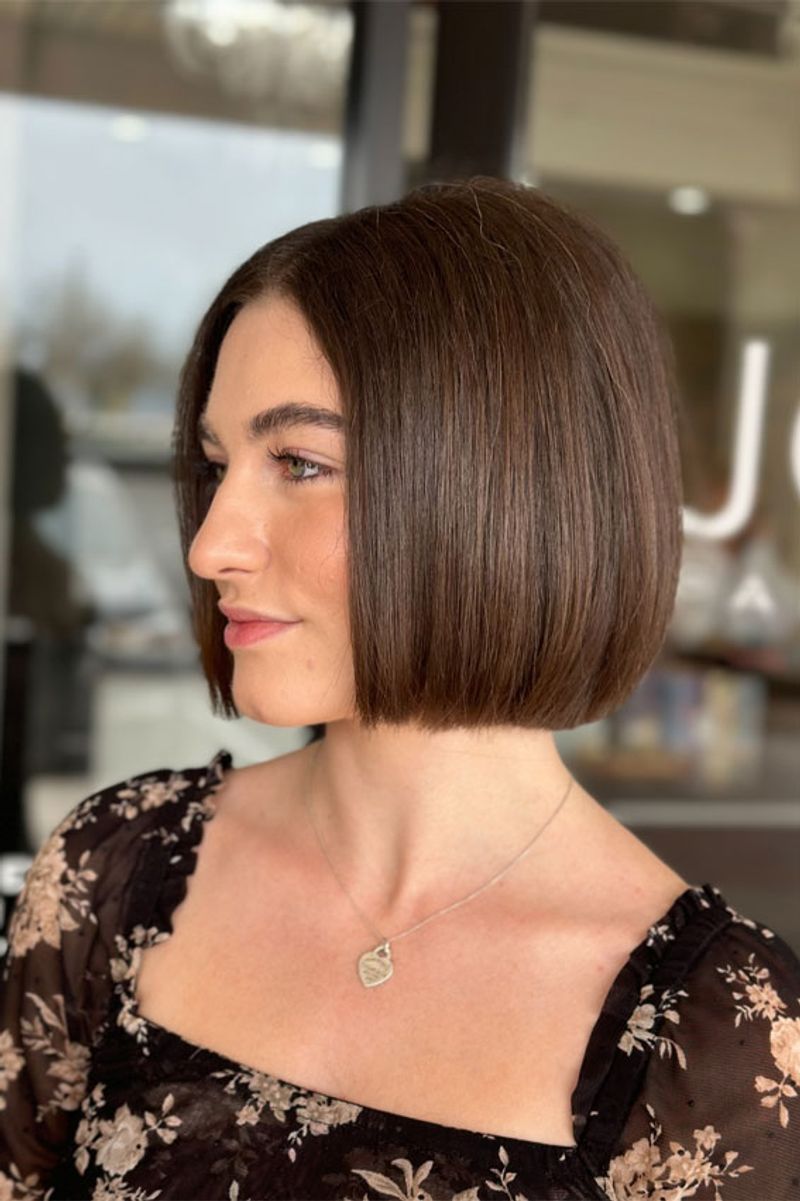 18 Short Haircuts For Heart-Shaped Faces That Create Volume And Hide ...