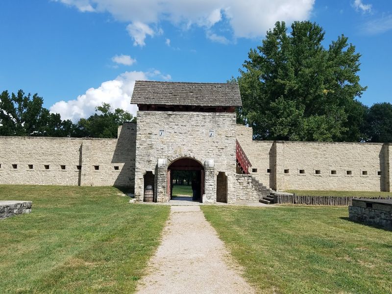 This gorgeous massive stone fortress in Illinois may be the state's ...